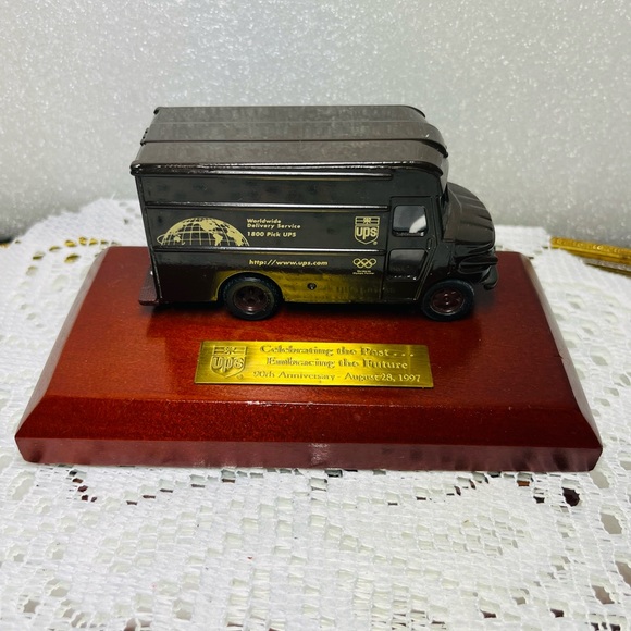 Accents | Ups 9th Anniversary Diecast Delivery Truck United Parcel ...